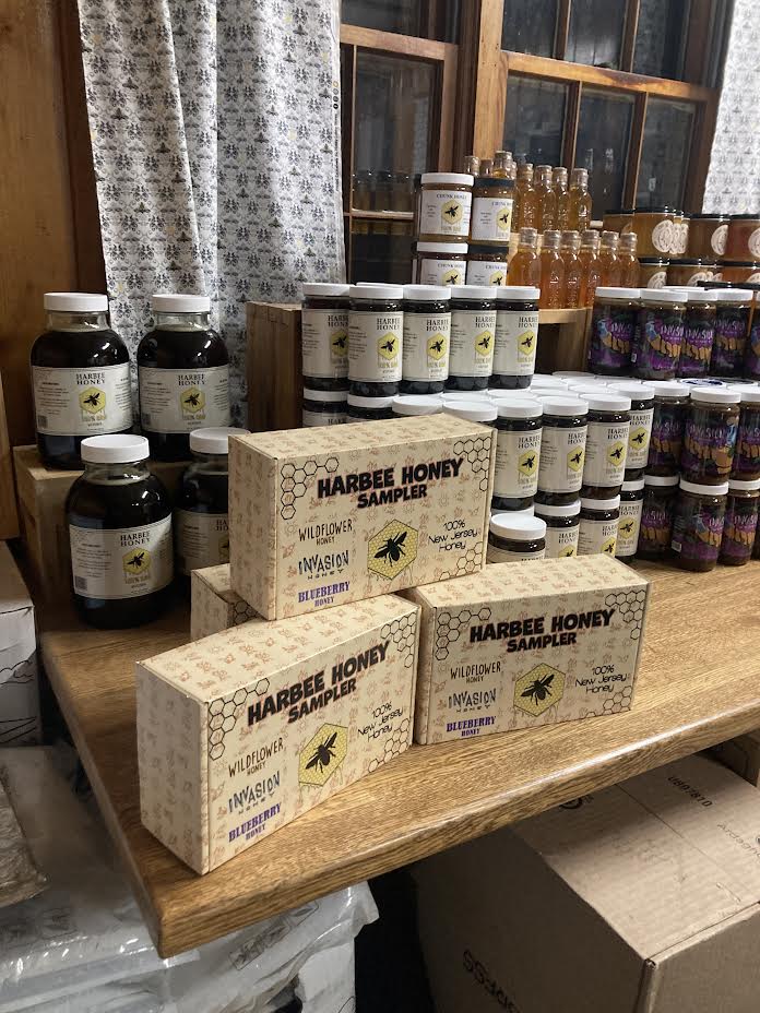 Win a Delightful Honey Sampler Box! – HarBee Beekeeping